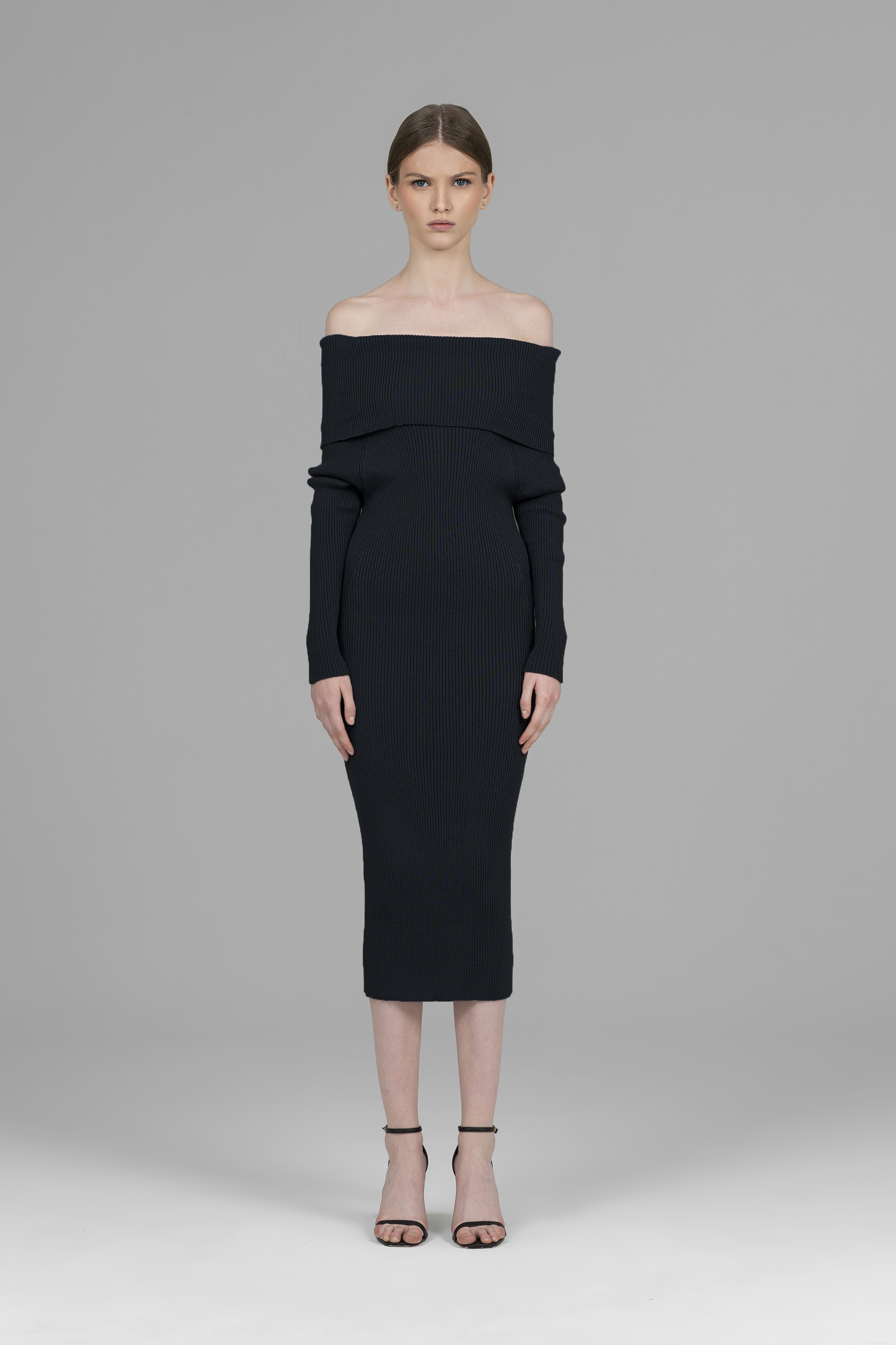 Knitted dress with bare shoulders